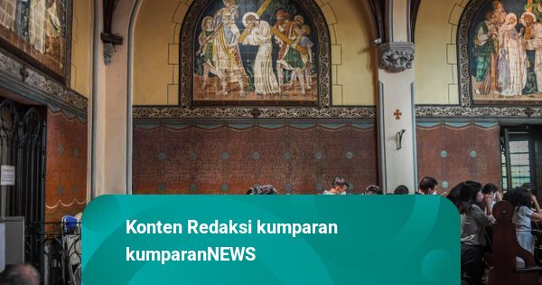 Foto Khidmatnya Ibadah Jumat Agung Di Gereja Katedral Jakarta
